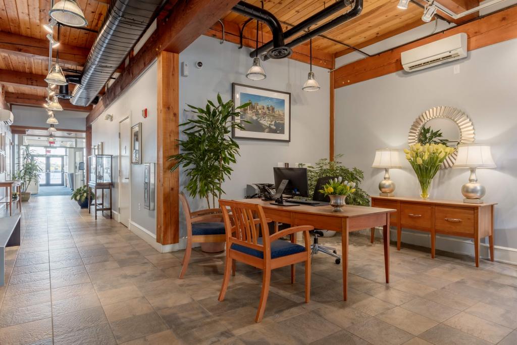 Inn Gallery | Boston Yacht Haven